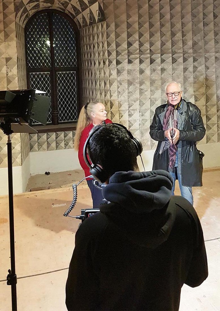 Hun formidler retshistorien i små film med Ditlev Tamm